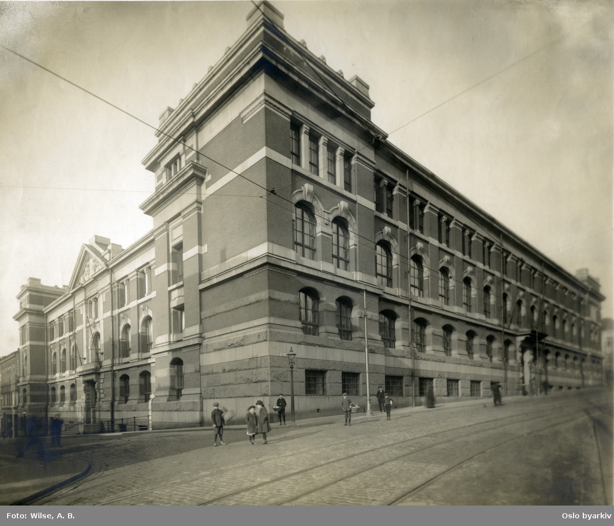 Tilbake til røttene – en pop-up-utstilling - Oslo National Academy of ...